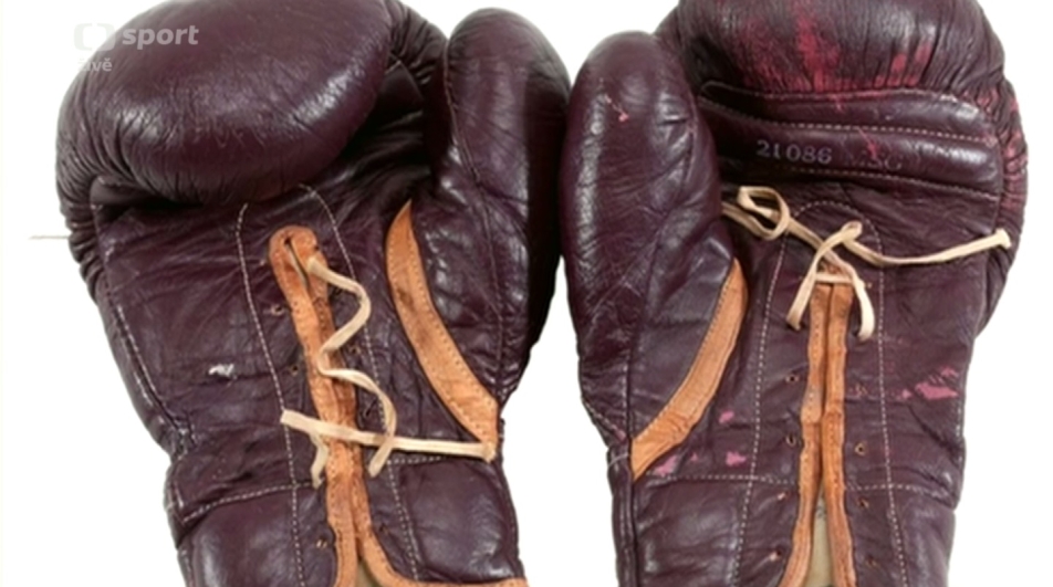 Aliho rukavice ze souboje s Frazierem jdou do dražby – ČT sport – Česká televize